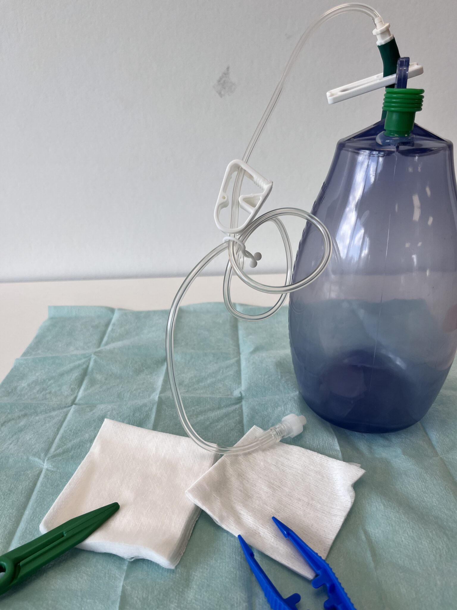 Prise en charge drain cathéter PleurX® - Hôpital à Domicile Nantes & Région